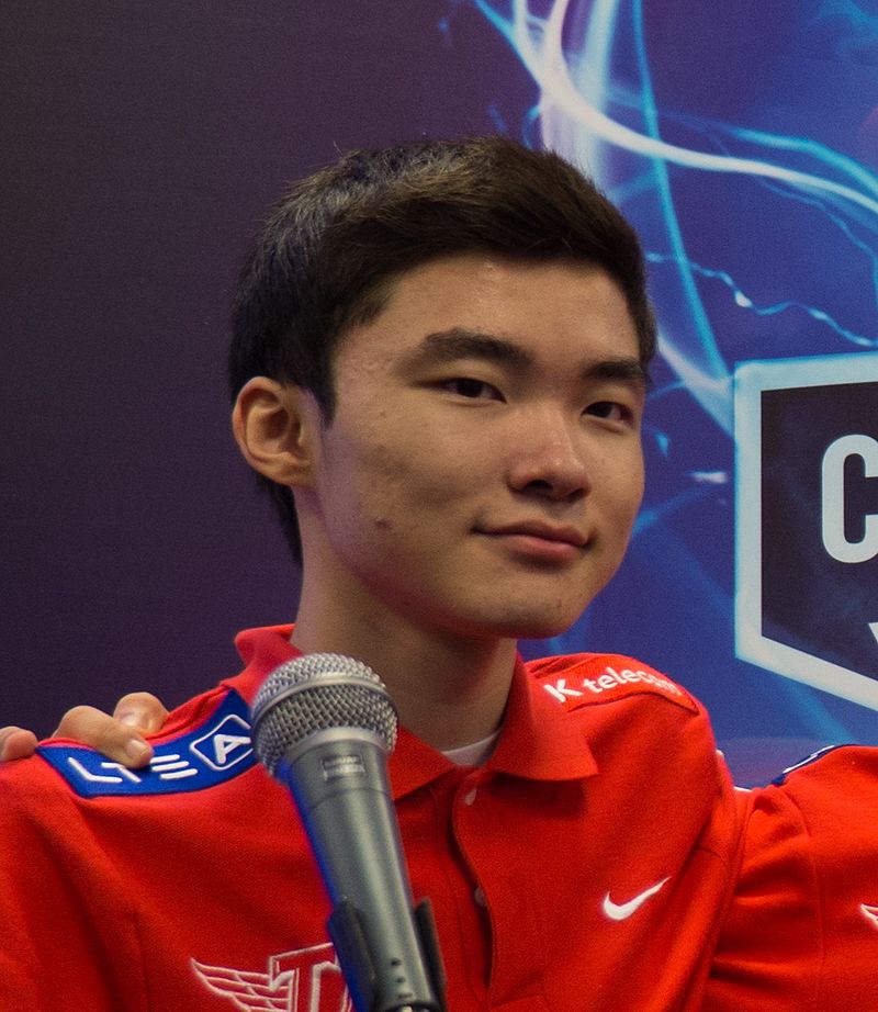 When Did Esports Start and How It Changed Competitive Gaming